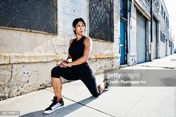 Woman Kneeling Stretch Fotografías E Imágenes De Stock Getty Images
