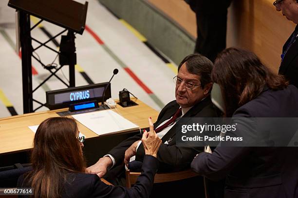 Addressing Large Movements Of Refugees Photos And Premium High Res