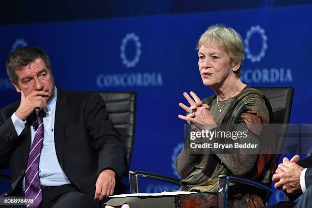 Addressing Large Movements Of Refugees Photos And Premium High Res
