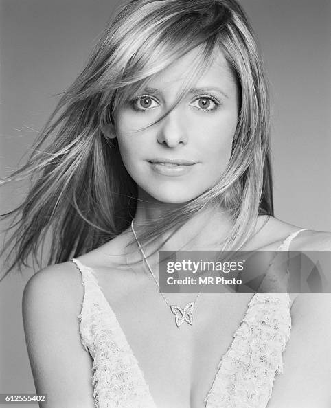 Actress Sarah Michelle Gellar Is Photographed Marie Claire Magazine