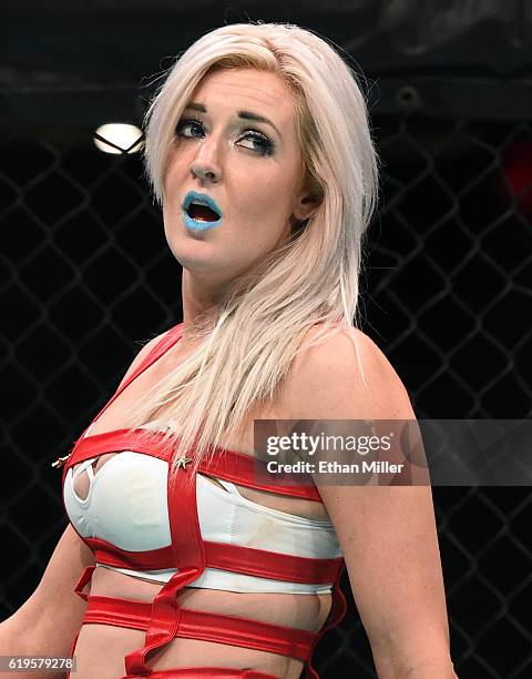 Fighter Roxy Photos And Premium High Res Pictures Getty Images