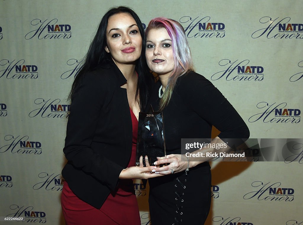 Leon Russells Daughters Sugaree Noel And Coco Russell Accept For News Photo Getty Images