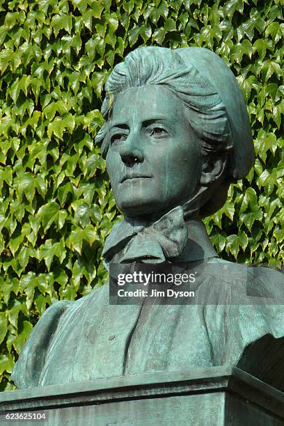 Edith Cavell Memorial Photos and Premium High Res Pictures - Getty Images Edith Cavell Memorial Photos and Premium High Res Pictures - Getty Images