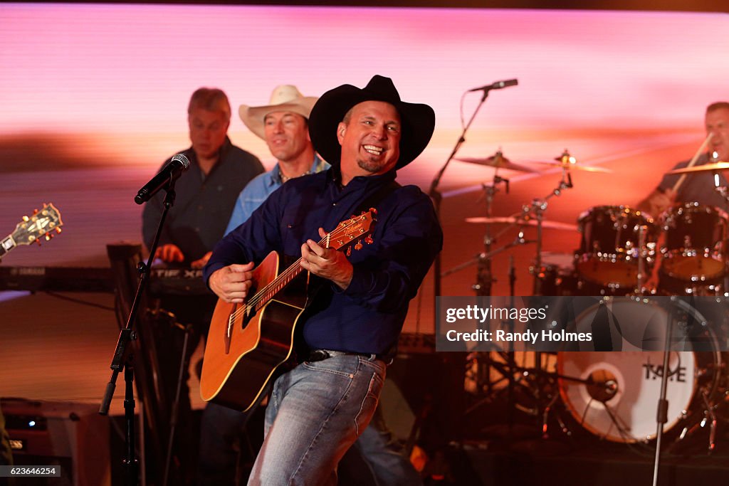 Live Jimmy Kimmel Live Airs Every Weeknight At 1135 Pm Est And News Photo Getty Images