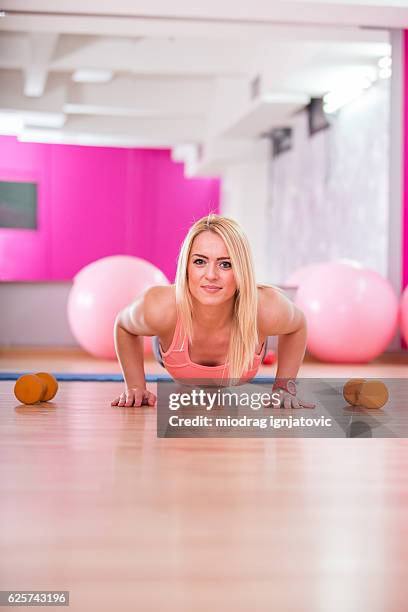 Perfect Body Blonde Photos And Premium High Res Pictures Getty Images