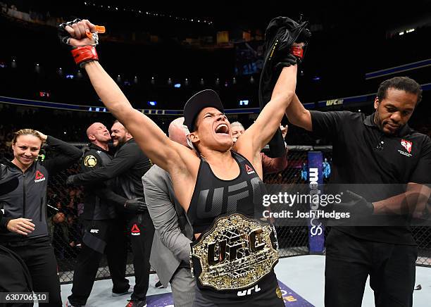 231 Amanda Nunes Ronda Rousey Photos And High Res Pictures Getty Images