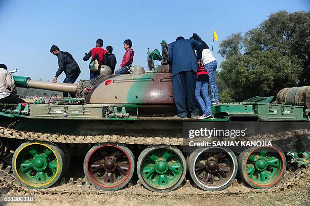 203 Know Your Army Exhibition Stock Photos, High-Res Pictures, and ... 203 Know Your Army Exhibition Stock Photos, High-Res Pictures, and ...