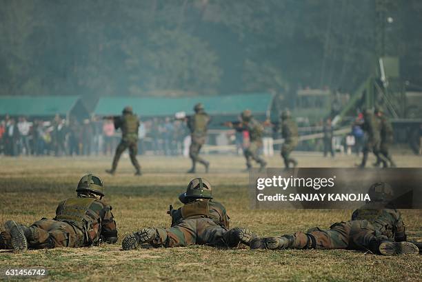 203 Know Your Army Exhibition Stock Photos, High-Res Pictures, and ... 203 Know Your Army Exhibition Stock Photos, High-Res Pictures, and ...