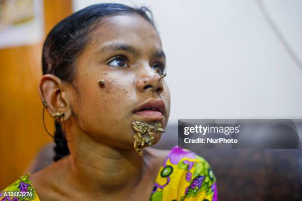 Girl Fill Out Form Photos And Premium High Res Pictures Getty Images