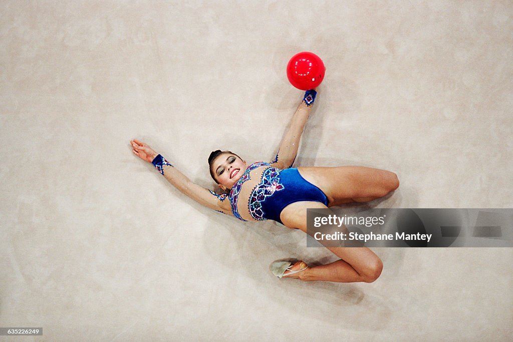 Alina Kabaeva From Russia Performs With Ball At The 2000 Olympics News