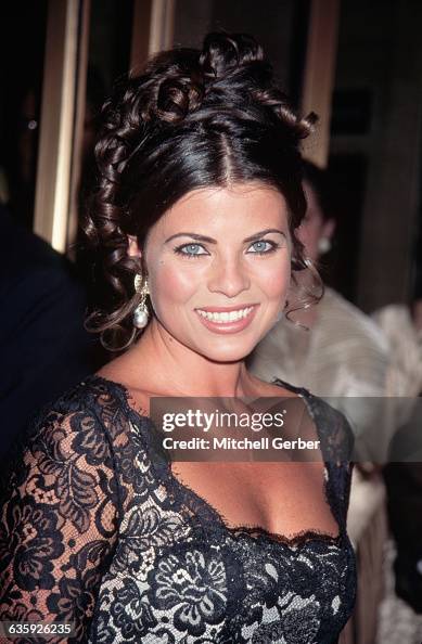 Actress Yasmine Bleeth Wears A Black Lace Gown At The Cfda Or News