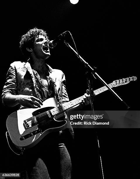 Lindsey Buckingham 1977 Photos And Premium High Res Pictures Getty Images