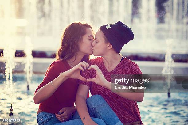 Lesbian Girl Photos Et Images De Collection Getty Images