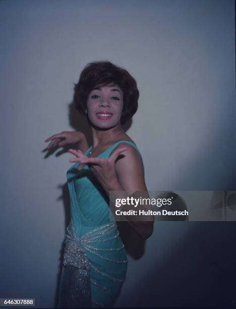 Shirley Bassey Photos Photos And Premium High Res Pictures Getty Images