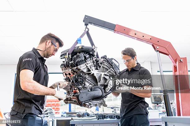 Engineers Working On Engines In Racing Car Factory Stock-Foto - Getty ... Engineers Working On Engines In Racing Car Factory Stock-Foto - Getty ...