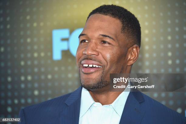 Nfl Tv Analyst Photos And Premium High Res Pictures Getty Images