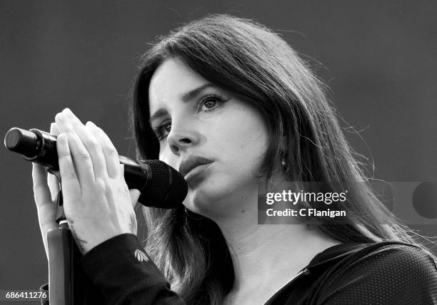 Lana Del Rey Perform Photos Et Images De Collection Getty Images