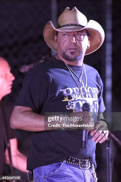 Jason Aldean Performs A Suprise Set After The 2017 Cmt Music Awards