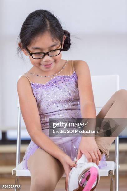 Asian Girl Stripping Photos Et Images De Collection Getty Images
