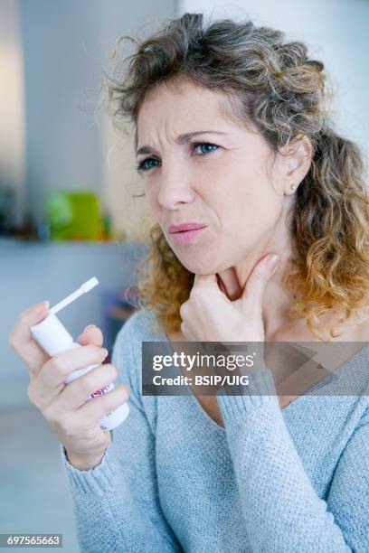 Sore Throat Spray Fotografías E Imágenes De Stock Getty Images