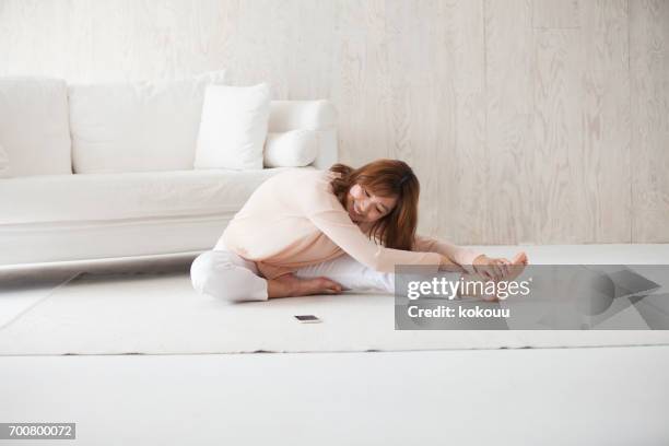 Seated Leg Stretch Fotografías E Imágenes De Stock Getty Images
