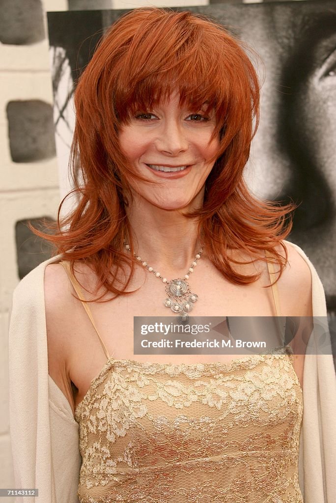 Actress Laura Albert Arrives At The Premiere Of Hbos Deadwood Nieuwsfotos Getty Images