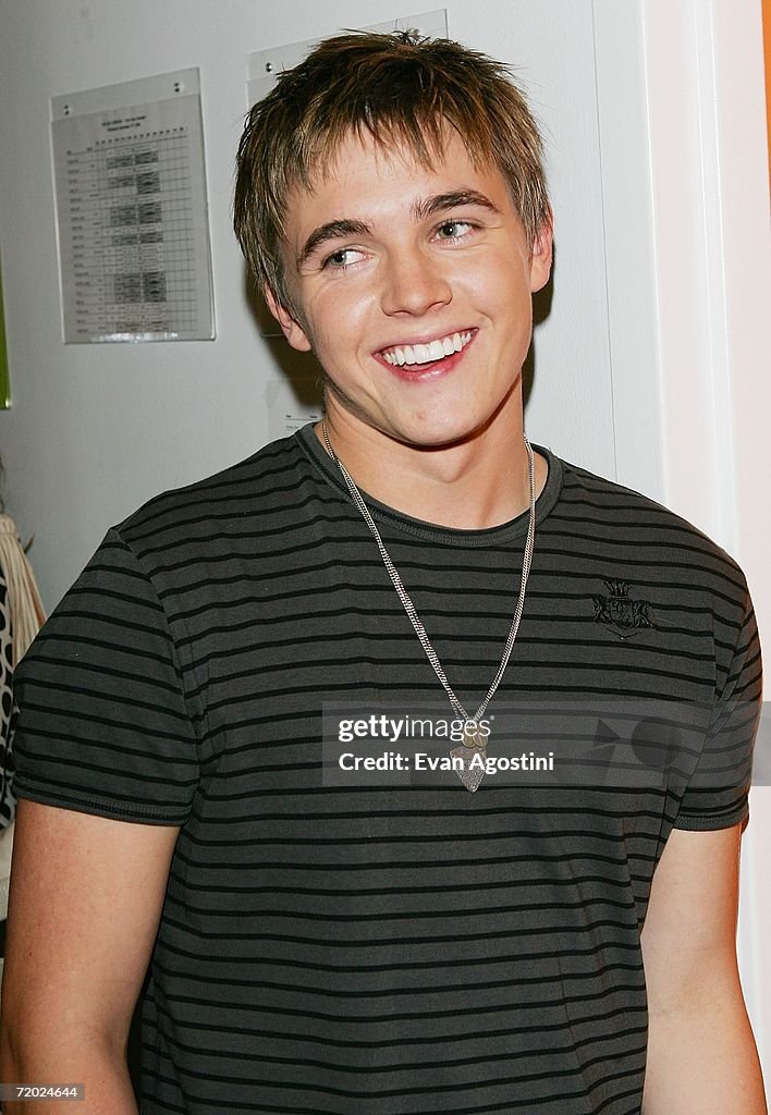 Singer Jesse Mccartney Poses Backstage After An Appearance On Mtvs