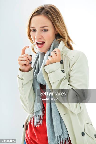 Sore Throat Spray Fotografías E Imágenes De Stock Getty Images