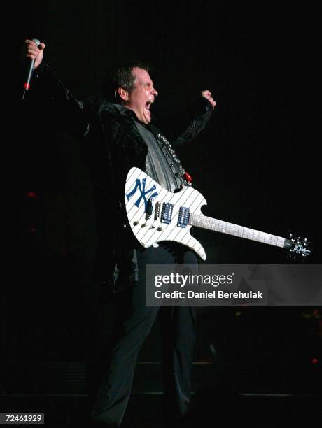 Meatloaf In Concert Photos And Premium High Res Pictures Getty Images