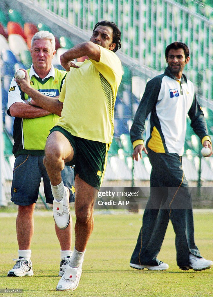 Pakistani Fast Bowler Shoaib Akhtar Is Watched By His Team Coach Bob
