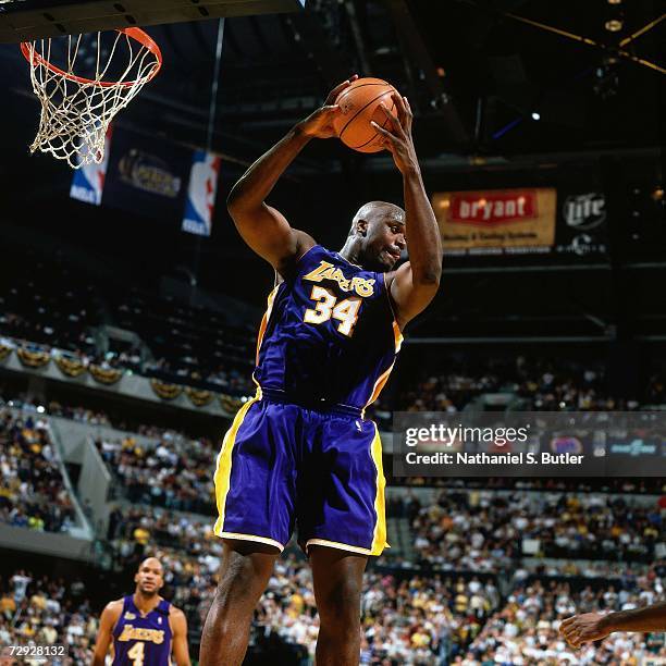 Shaquille Oneal Holding Photos And Premium High Res Pictures Getty Images