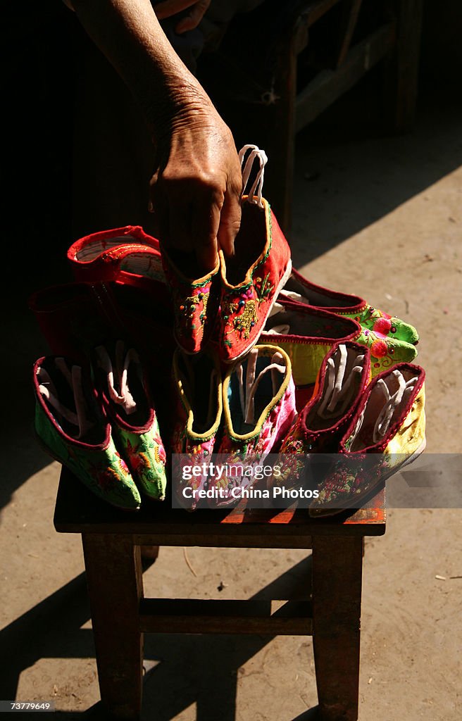 82 Year Old Bound Feet Woman Fu Jifen Makes Three Cuns Golden News
