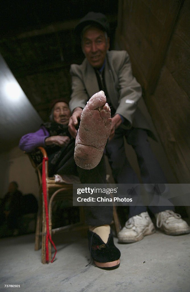 100 Year Old Bound Feet Woman Whose Surname Is Luo Pu Displays Her