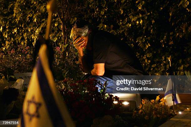 Israel Remembers Its Fallen Soldiers Photos and Premium High Res ... Israel Remembers Its Fallen Soldiers Photos and Premium High Res ...