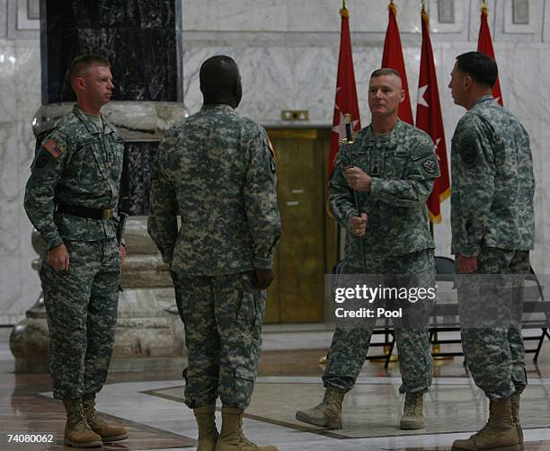 Command Sergeant Major Photos and Premium High Res Pictures - Getty Images Command Sergeant Major Photos and Premium High Res Pictures - Getty Images