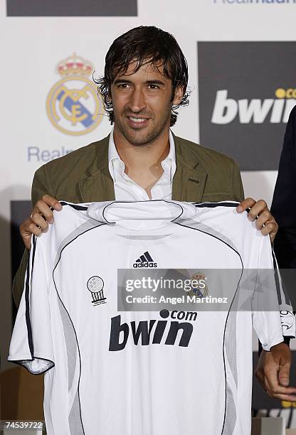 Real Madrid Sign 3 Year Sponsorship Deal With Bwin Photos and Premium ... Real Madrid Sign 3 Year Sponsorship Deal With Bwin Photos and Premium ...