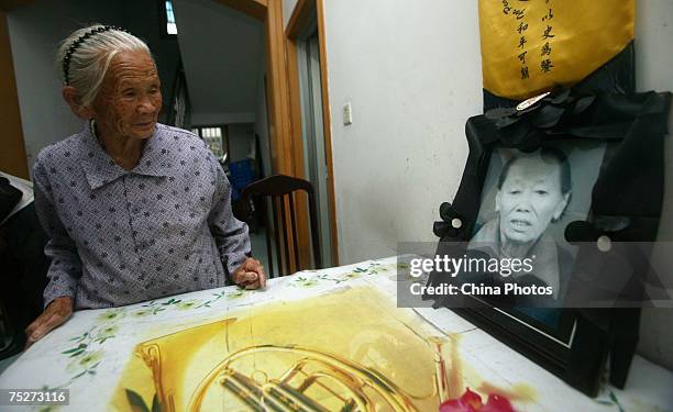 70 Year Old Woman Portrait Foto E Immagini Stock Getty Images