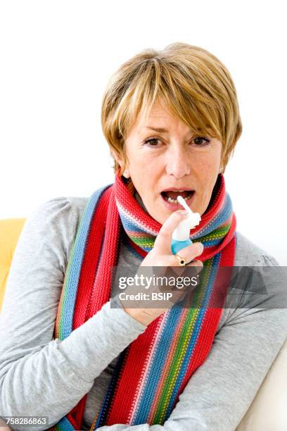 Sore Throat Spray Fotografías E Imágenes De Stock Getty Images