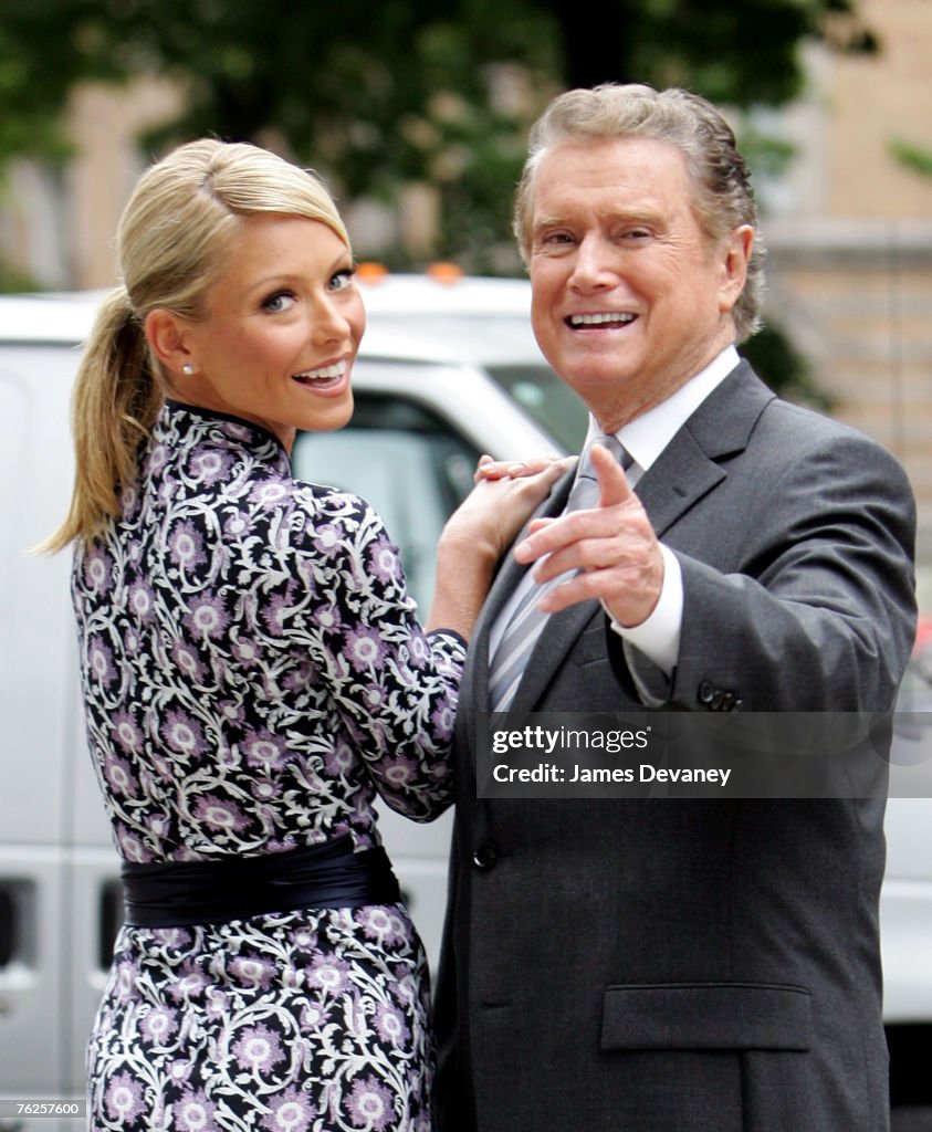 Kelly Ripa and Regis Philbin News Photo - Getty Images Kelly Ripa and Regis Philbin News Photo - Getty Images