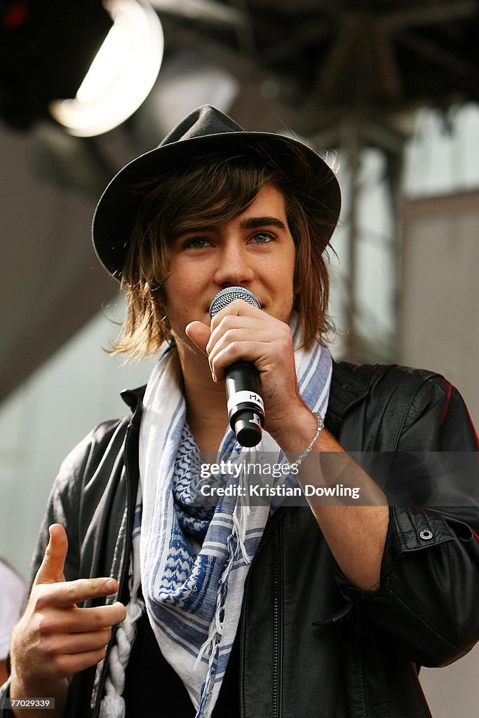 Australian Idol Top 12 Finalist Matt Corby Performs During An News