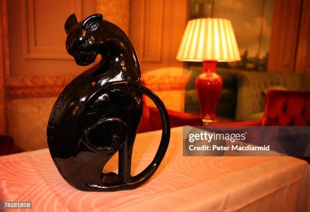 Black Cat Statue Photos And Premium High Res Pictures Getty Images