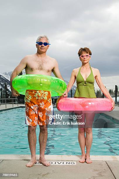 Older Woman Pool Float Fotografías E Imágenes De Stock Getty Images