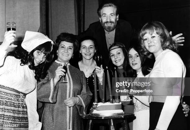 Alfie Bass Photos And Premium High Res Pictures Getty Images