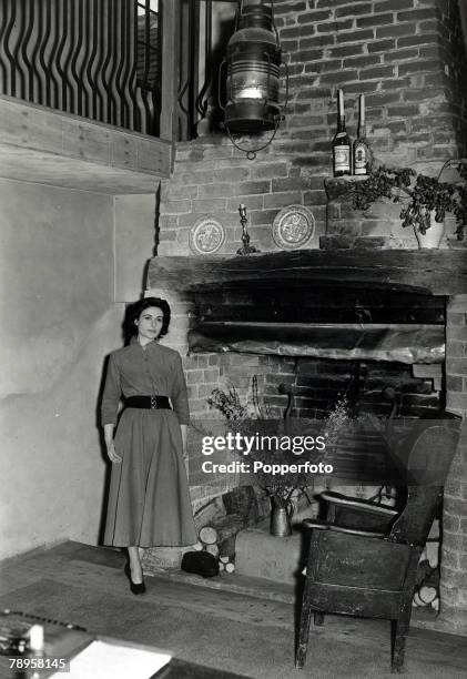 44 Actress Yvonne Mitchell Stock Photos, High-Res Pictures, and Images ... 44 Actress Yvonne Mitchell Stock Photos, High-Res Pictures, and Images ...