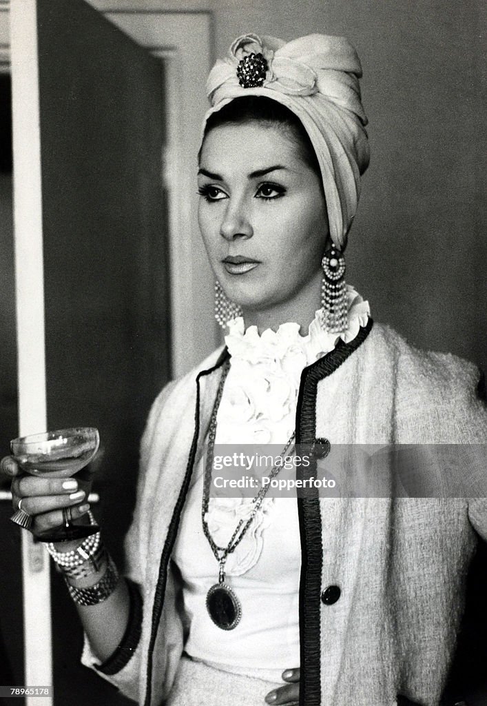 British Fashion Model Showgirl And Socialite April Ashley Pictured News Photo Getty Images