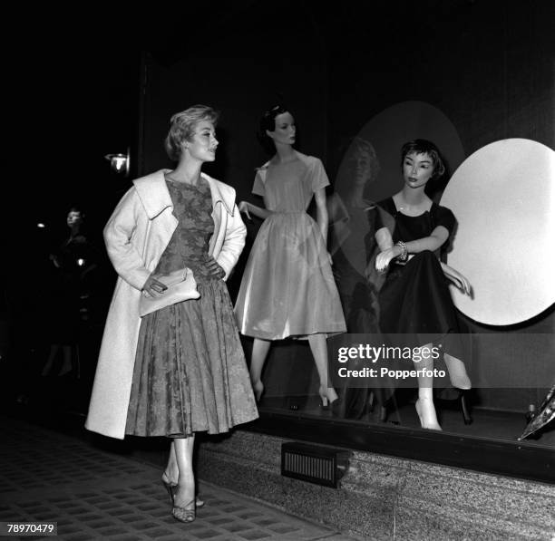 Actress Leslie Carol Stock Fotos Und Bilder Getty Images