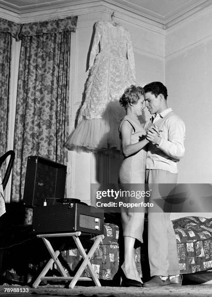 Terry Downes Boxer Photos and Premium High Res Pictures - Getty Images Terry Downes Boxer Photos and Premium High Res Pictures - Getty Images
