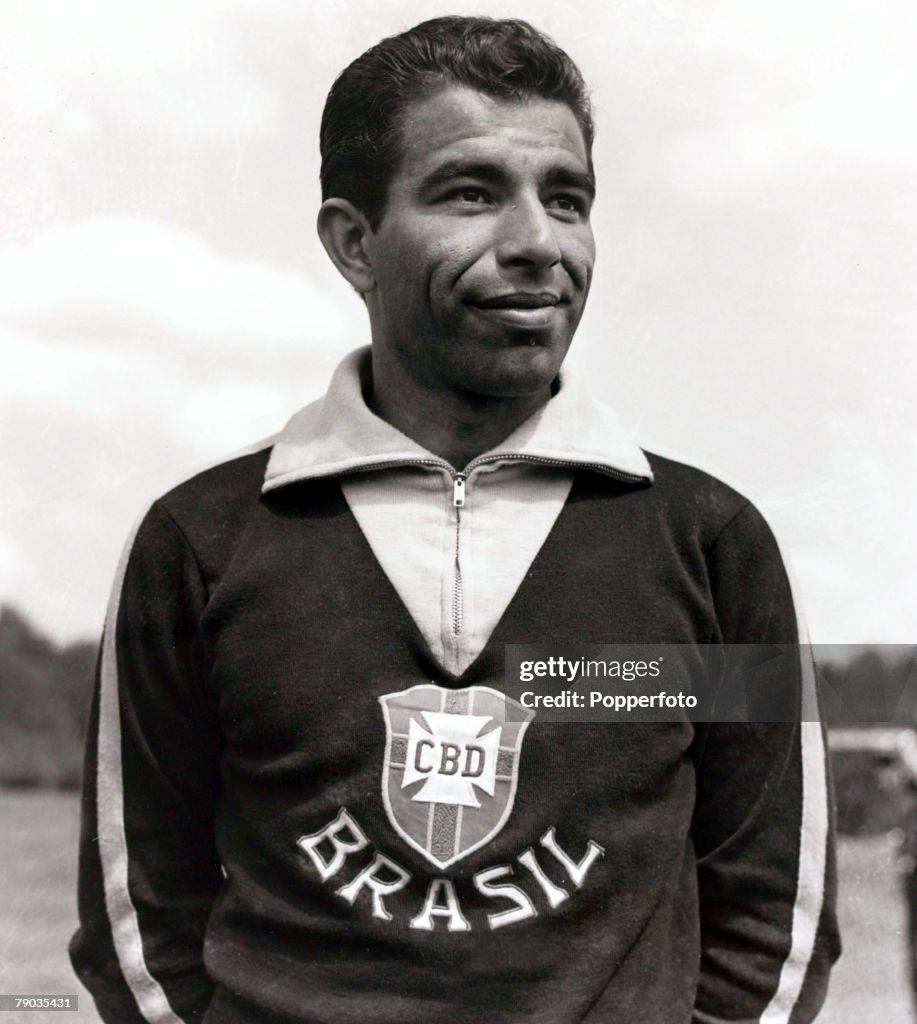 Sport, Football, circa 1958, Brazil international forward Vava who ... Sport, Football, circa 1958, Brazil international forward Vava who ...