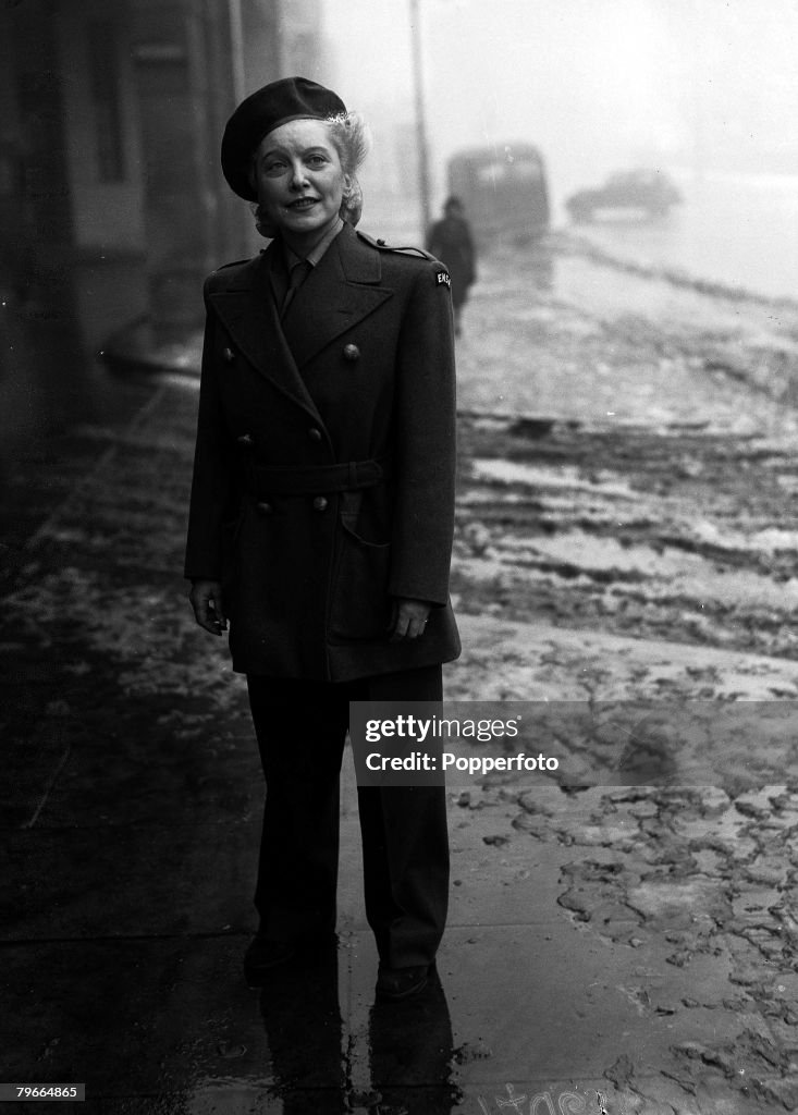 World War II, Entertainment, Miss Frances Day , the well known... News ... World War II, Entertainment, Miss Frances Day , the well known... News ...