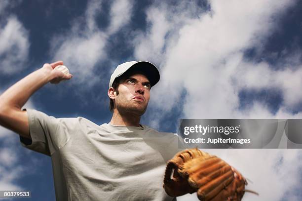 Guy Throwing Baseball Photos Et Images De Collection Getty Images